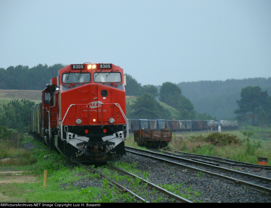 D9-40BBW DASH-9 8305